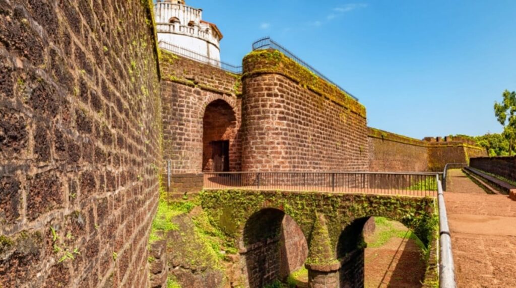 Fuerte en Goa Descubre los 10 Famosos: Historia y Belleza