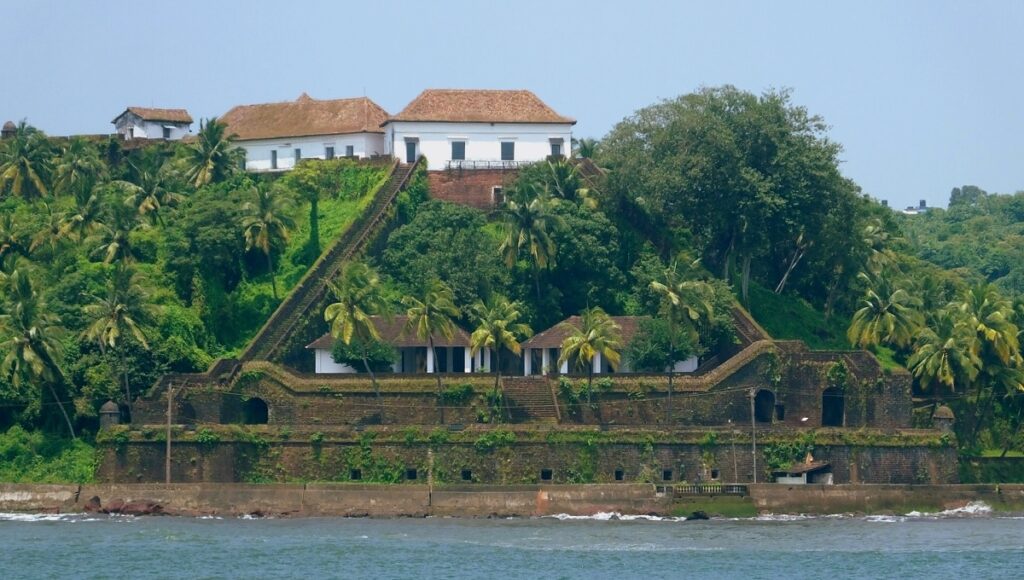 Fuerte en Goa Descubre los 10 Famosos: Historia y Belleza