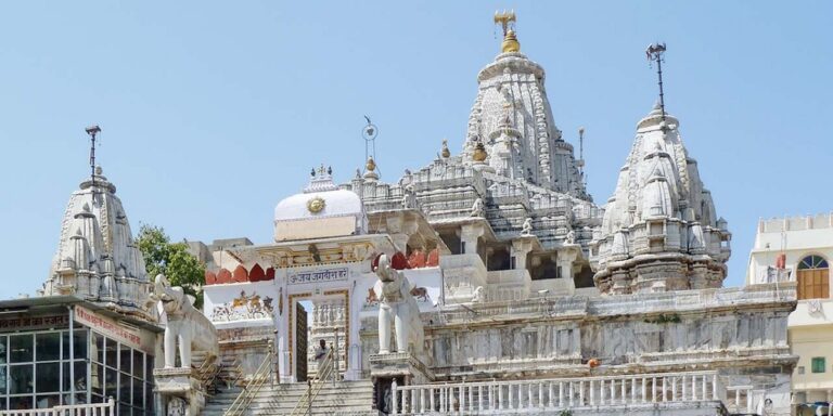 Templo Jagdish de Udaipur: historia, horarios de las aarti consejos
