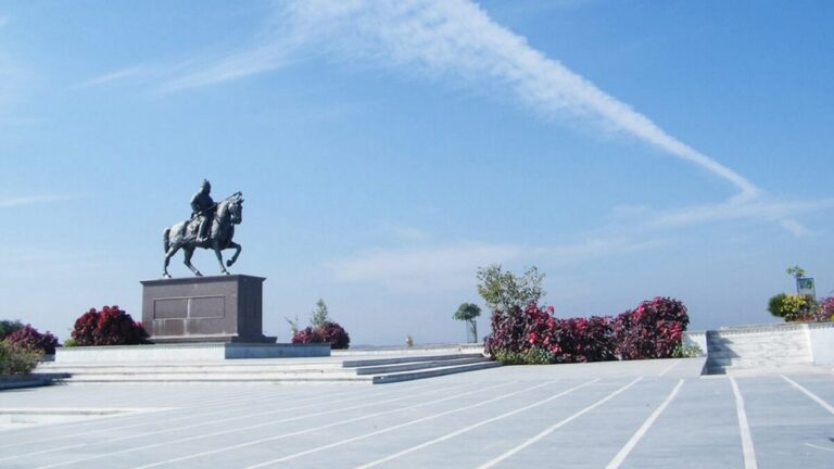 Moti Magri Udaipur: Historia, Guía, Horarios y Consejos de Viaje