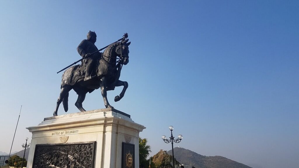 Moti Magri Udaipur: Historia, Guía, Horarios y Consejos de Viaje
